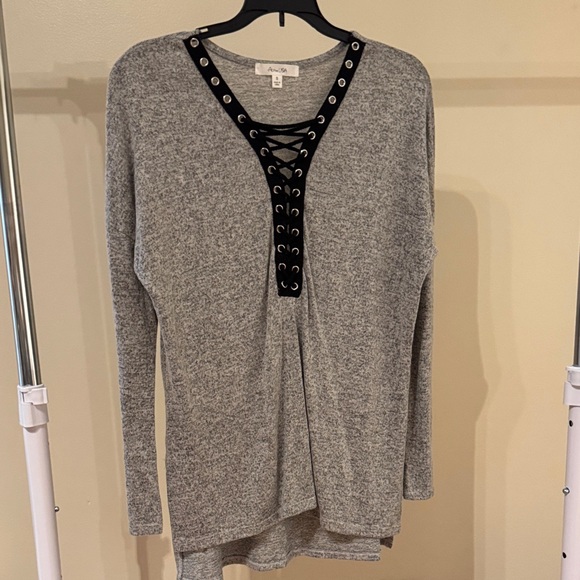 Active USA | Tops | Active Usa Gray Long Sleeve Laceup Top F32 | Poshmark